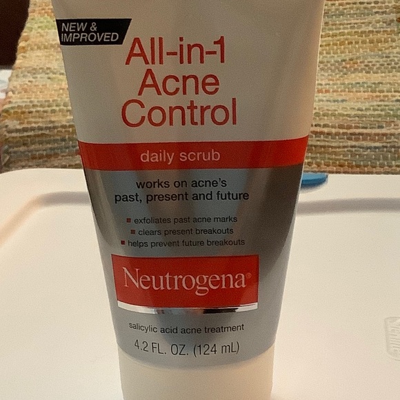 Neutrogena | Skincare | Neutrogena All In One Acne Control Daily Scrub ...